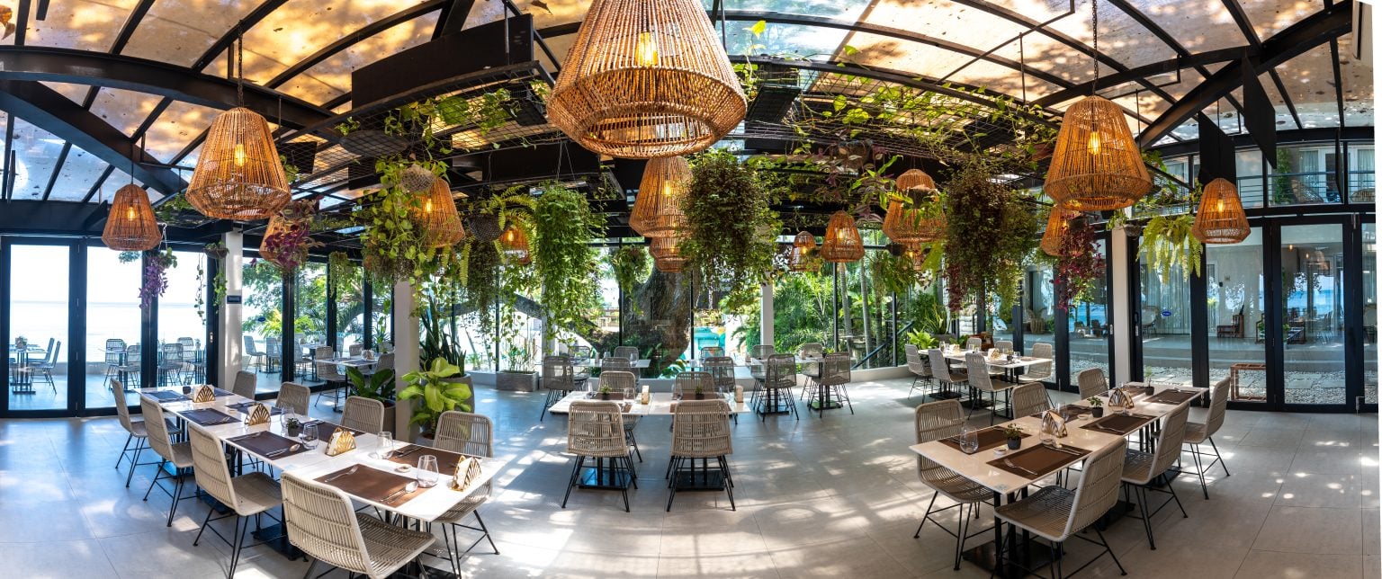 The Acacia Restaurant: Cuisine in Anilao - Solitude World