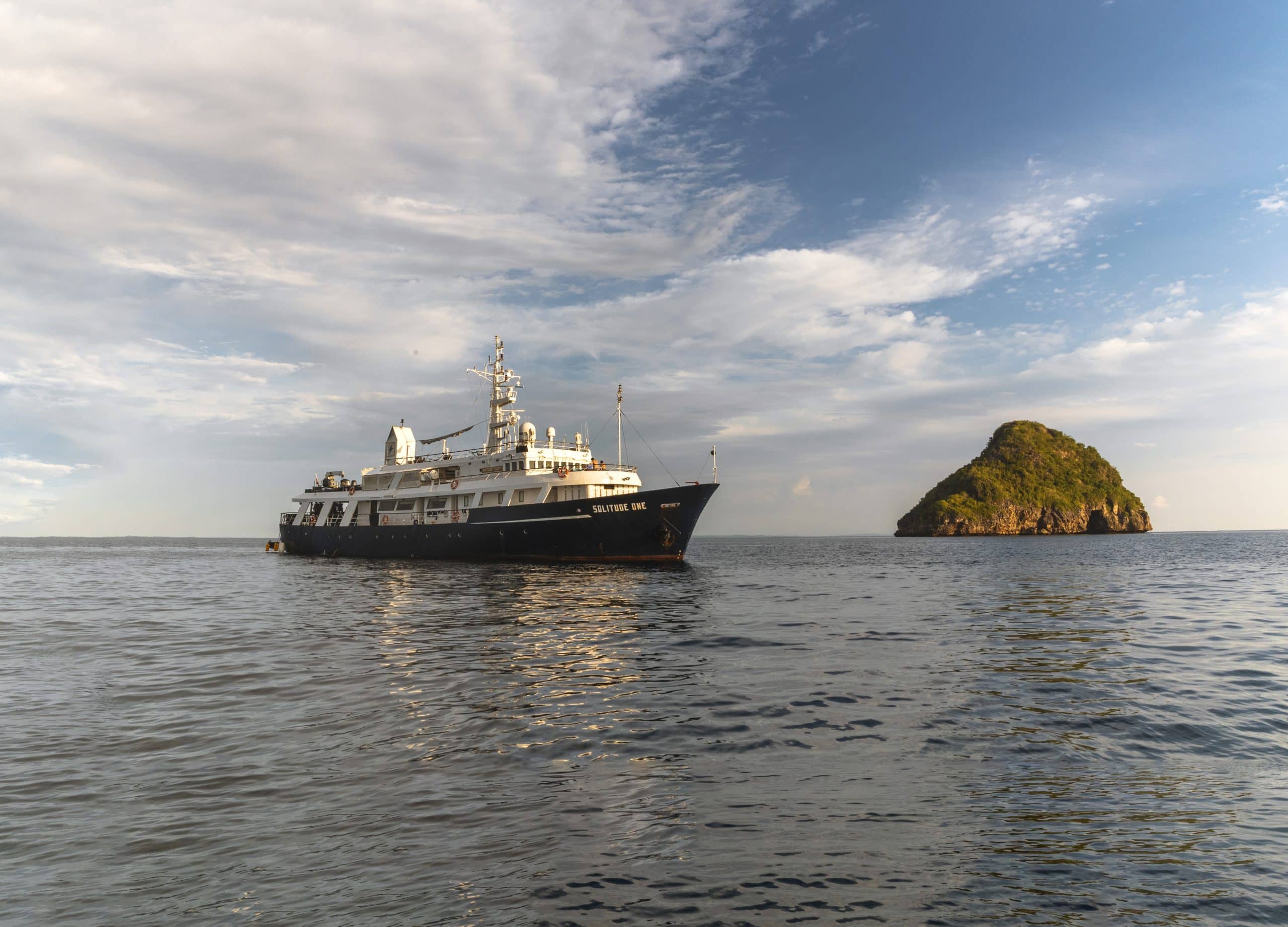 Solitude World – Liveaboards & Resorts